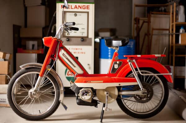 Découvrez l'histoire des mobylettes Peugeot : Focus sur le 103 | NOIL